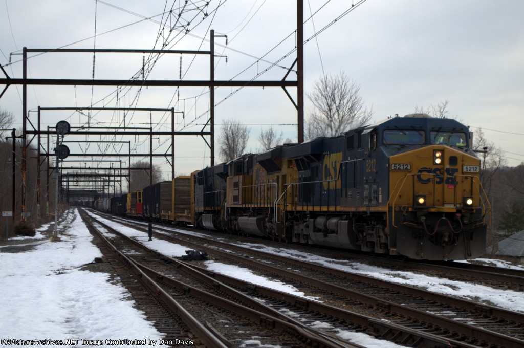 CSX ES40DC 5212 leads Q409-21